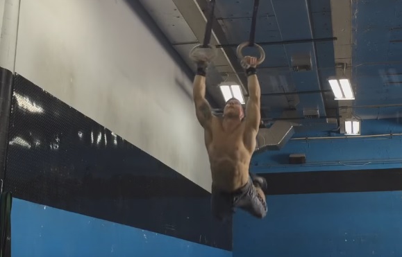 30 Muscle-Ups en 1mn47 pour Noah Ohlsen