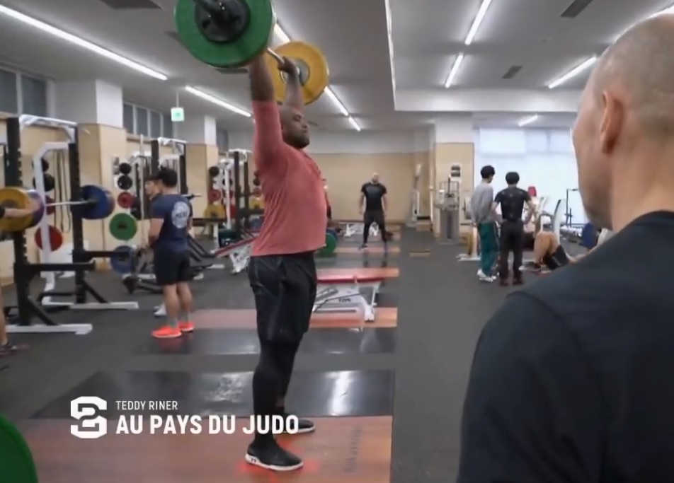 Teddy Riner fait un muscle snatch à... 100 kg ! WODNEWS