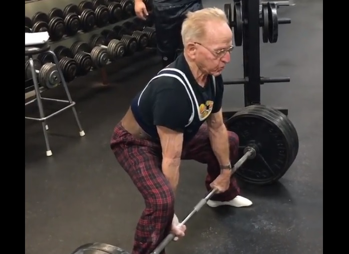 2 X 184 kg au deadlift pour Joe Stockinger... 89 ans ! WODNEWS