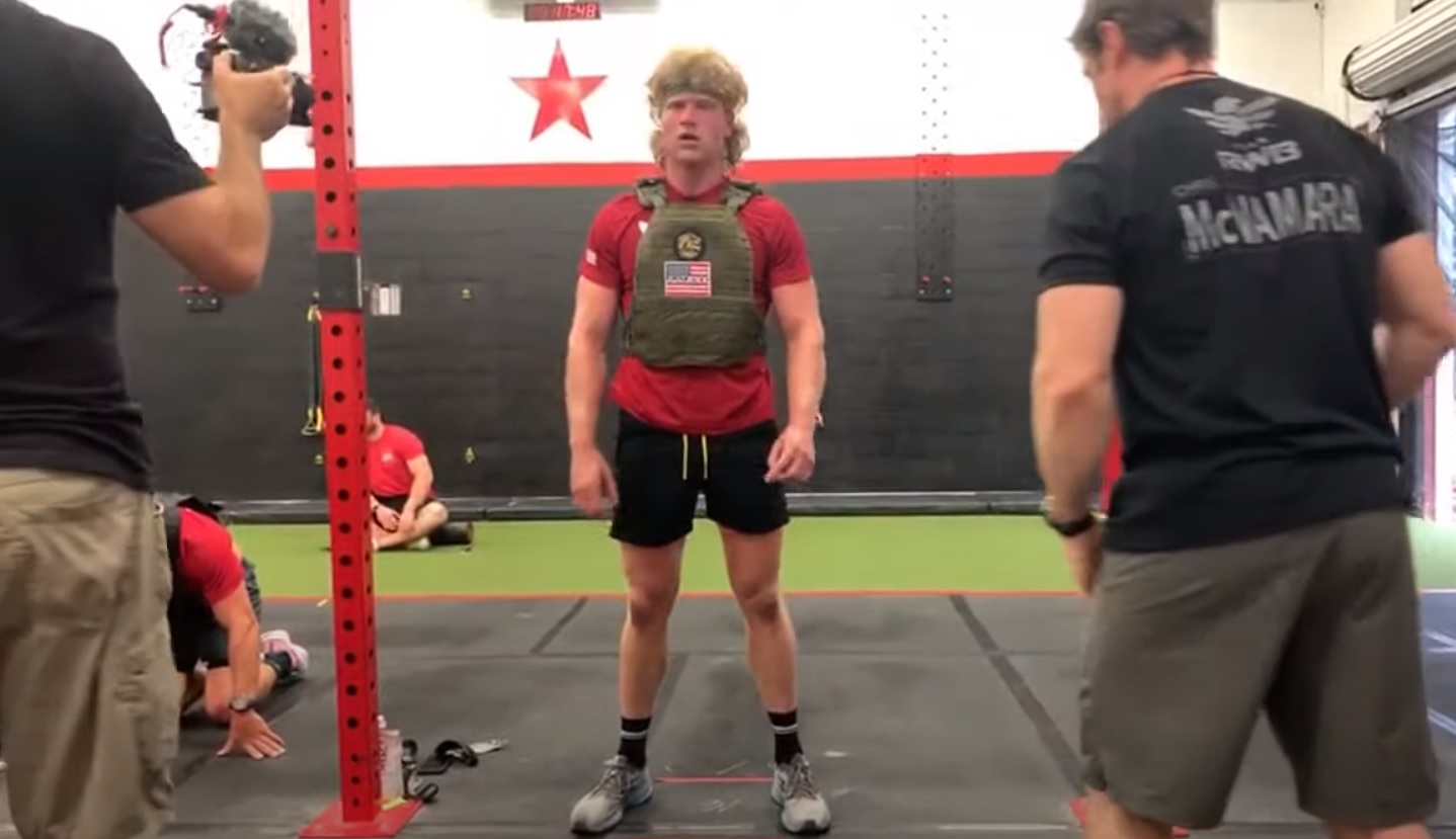 Hunter McIntyre fait le WOD "Murph" en 34 min 13 sec ! Record ! - WodNews