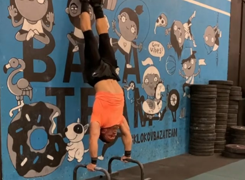 Entraînement aux muscle-ups, butterfly pull-ups et deficit HSPU pour ...