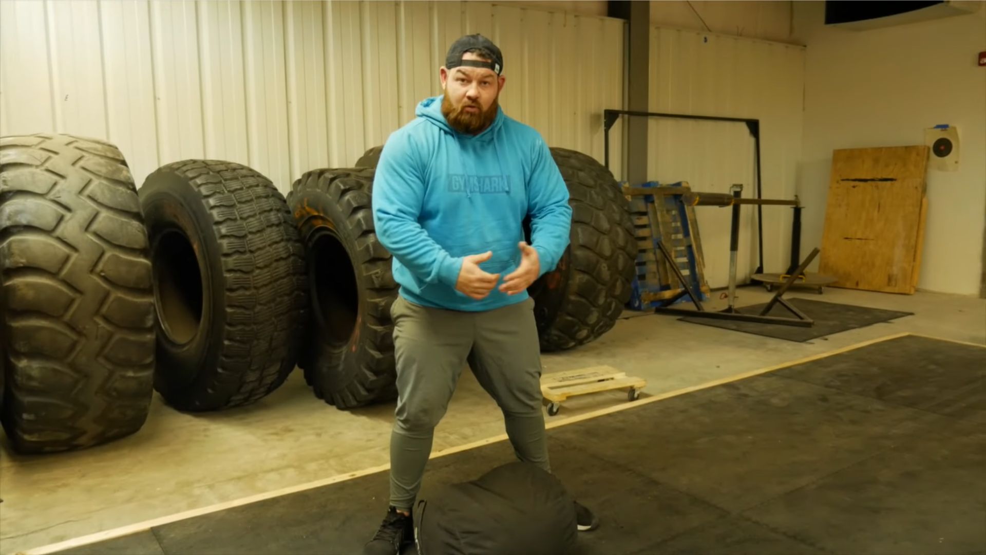 Les conseils du strongman Rob Kearney pour réussir le sandbag shoulder ...